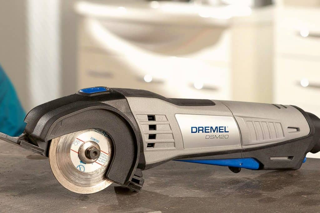 Dremel DSM20 scie circulaire compacte, avis et comparatif