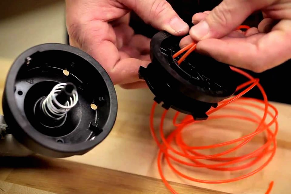 Comment CHANGER le Fil d'une Débroussailleuse ou d'un Rotofil