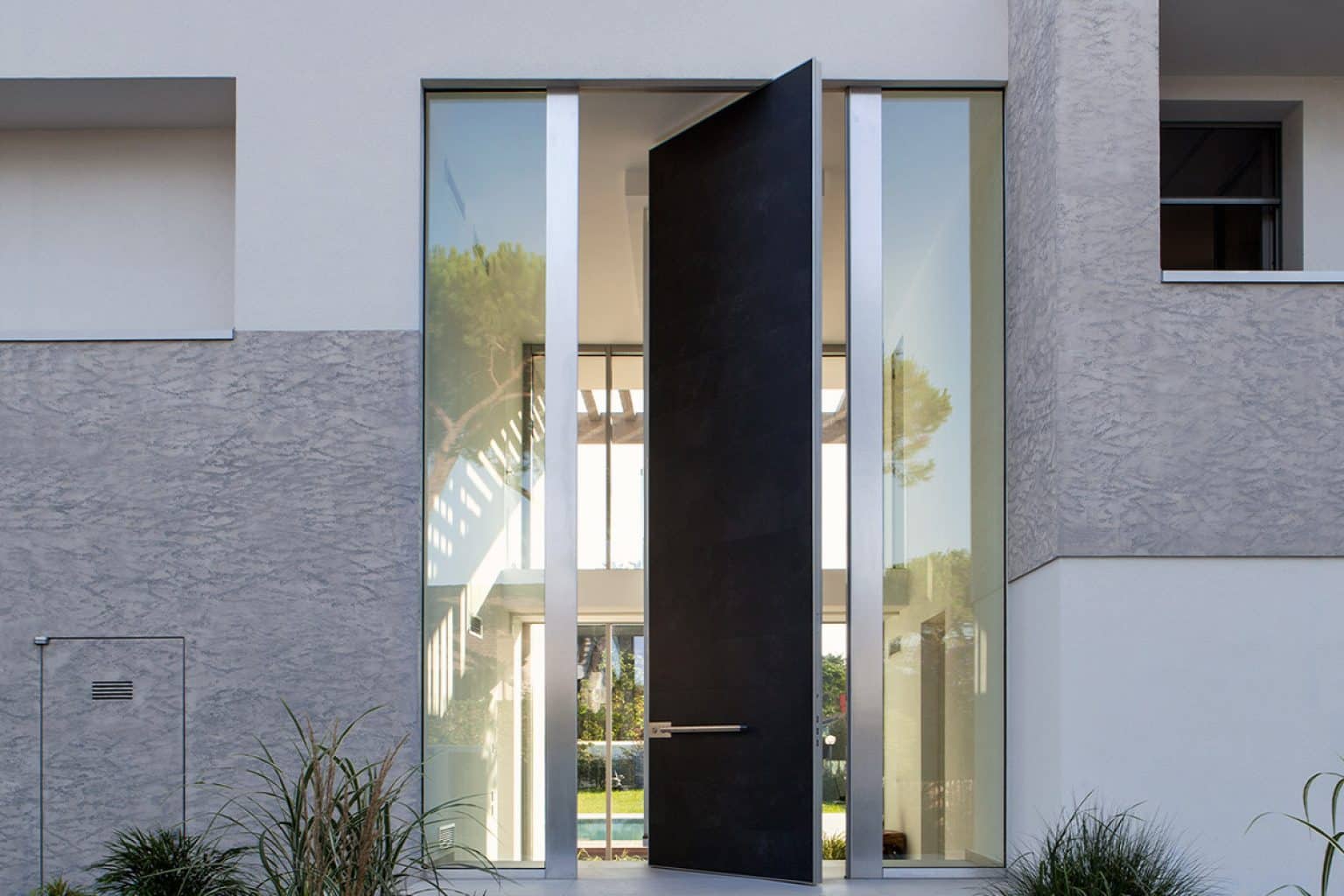 Pourquoi Choisir une PORTE d'Entrée à PIVOT DÉSAXÉ