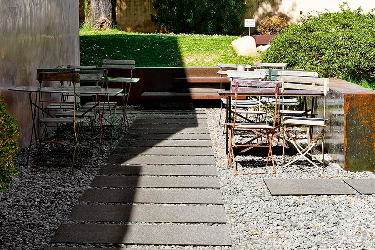 Quel SABLE Choisir pour la Pose des Dalles de TERRASSE ? Guide 2025