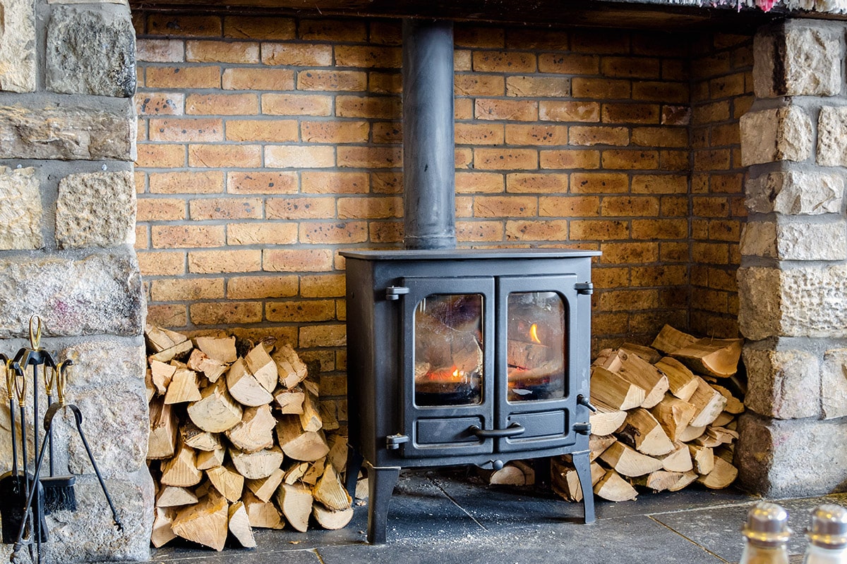 Comment INTÉGRER un Poêle à Bois dans une CHEMINÉE