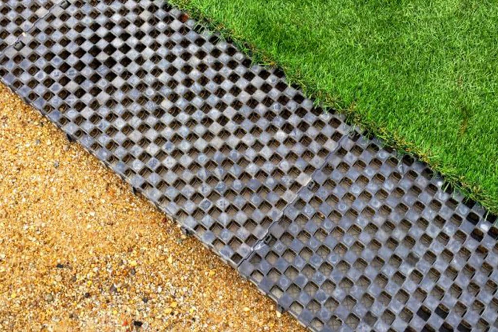 Comment poser du gazon SYNTHÉTIQUE sur de la terre ? Guide étape par étape